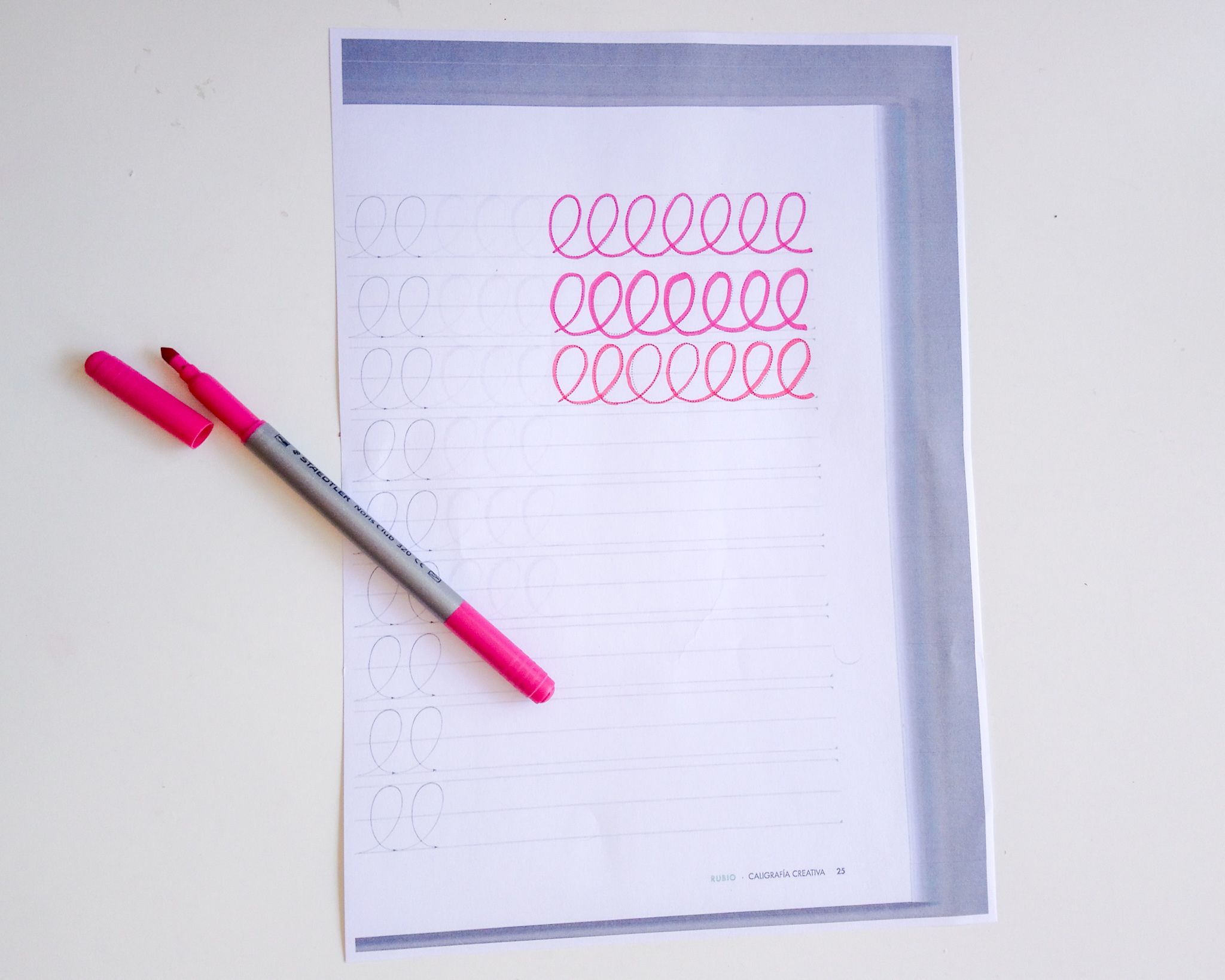 Aprendiendo lettering con material escolar + SORTEO